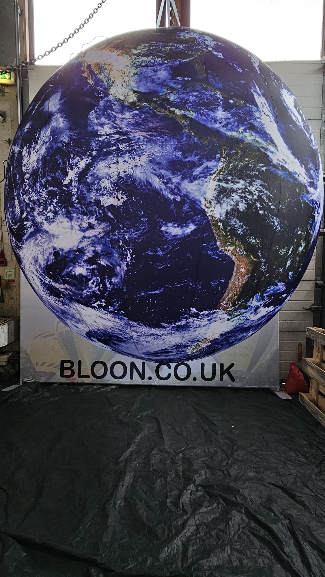 Table Art - 2m Earth Inflatable - Bloon | Inflatable and Aerial Marketing