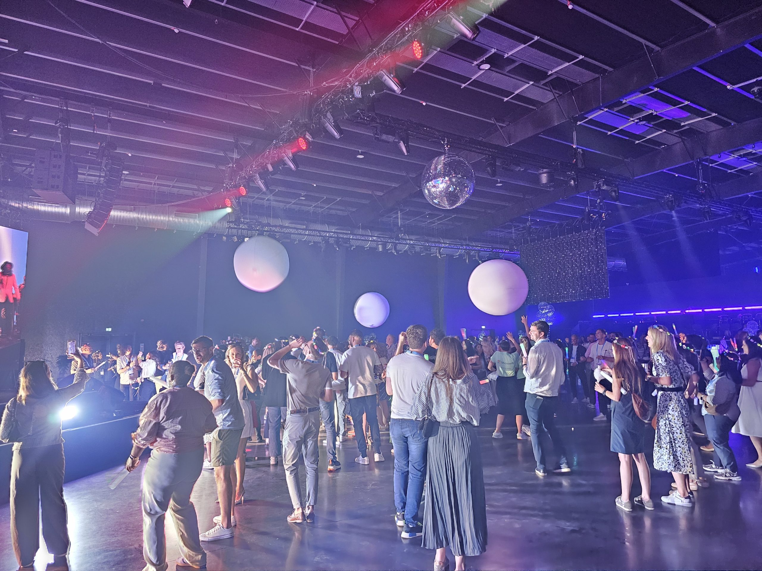 LED Crowd Balls for Hire - Bloon | Inflatable and Aerial Marketing